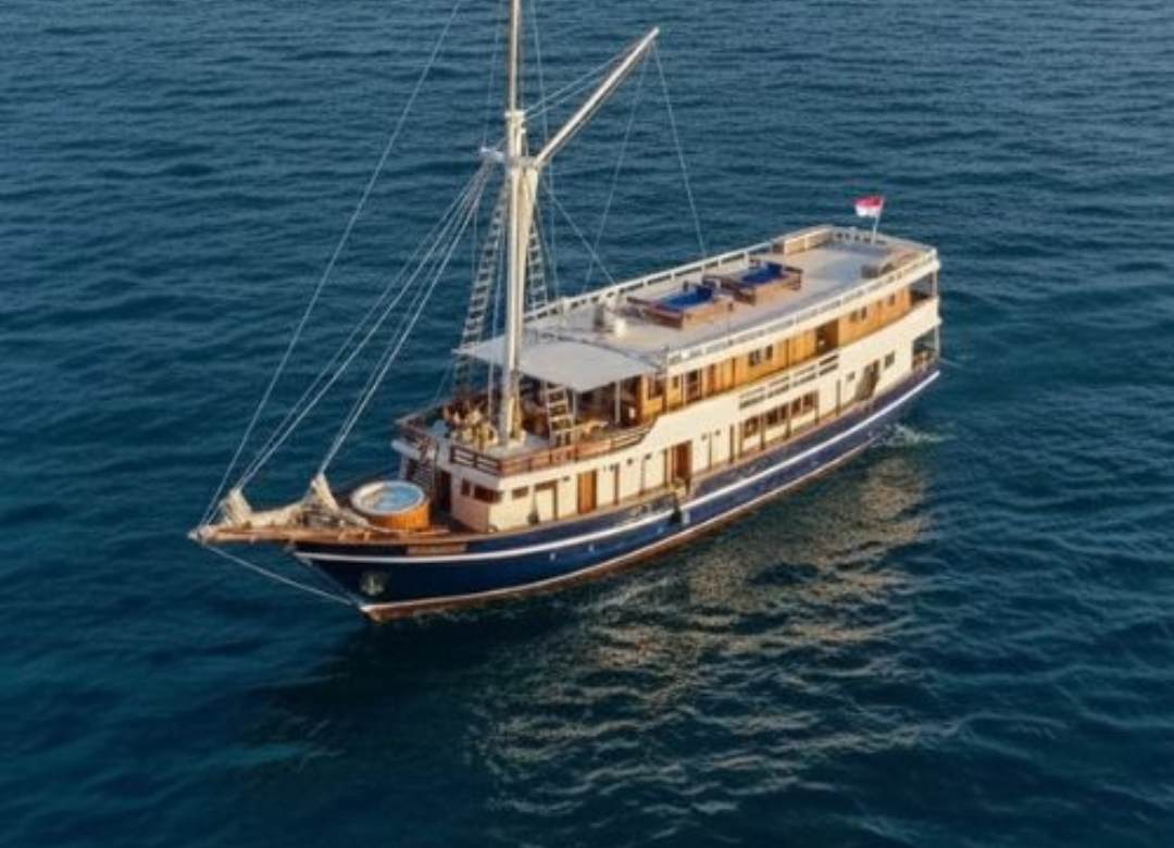 Golden Island Cruises Boat Options - The Most Complete Komodo Cruise ...